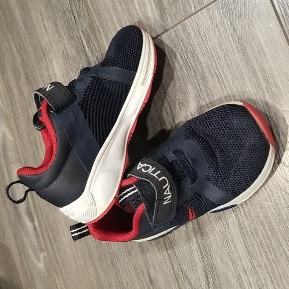 Nautica | Shoes | Nautica Comforr Boys Sz 8 Velcro Sneakers Good ...